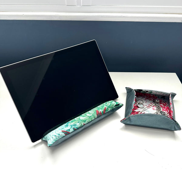 Monday 20 February 2023 - Tablet Stand 2.0 and Scrap Buster Tidy Up Tr ...